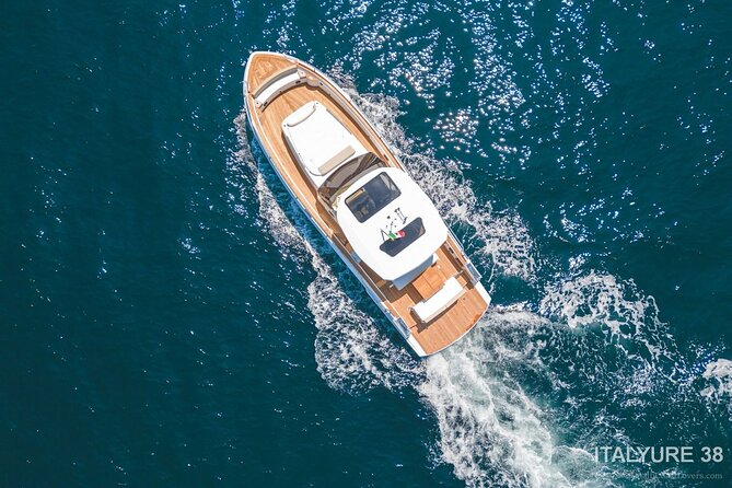 Private tour in Premium Yacht from Sorrento to Capri and Positano - Swimming and the Faraglioni