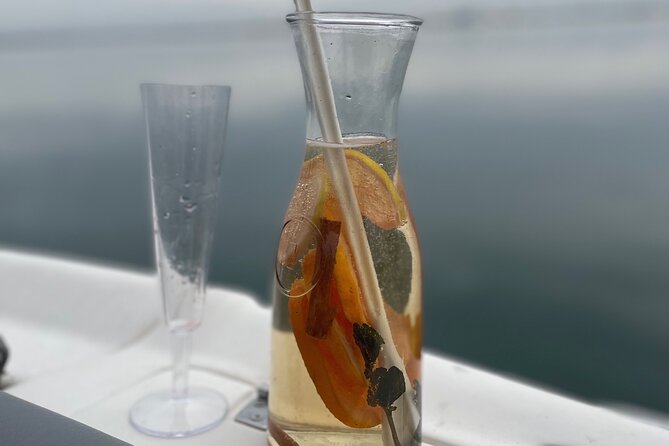 Private Tour in Ria de Aveiro in a 26 Feet Yacht - The Boat and Its Comforts