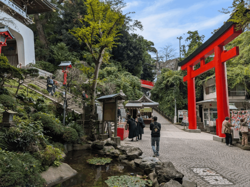 Private Tour Kamakura and Enoshima W/ Spanish Speaking Guide - Escalators and Personal Expenses