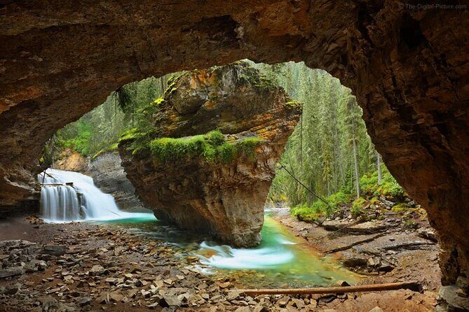 Private Tour Moraine Lake, Louise, Emerald & Johnston Canyon - Key Points