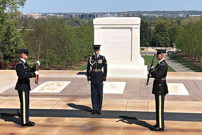 Private Tour of Arlington Cemetery (English/Portuguese) - A Deep Dive into the Arlington Experience