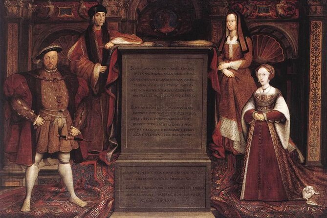 Private Tour of Hampton Court Palace With Award-Winning Architectural Historian - Taking in the Grandeur of the Gardens and Kitchens