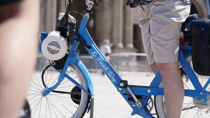 Private Tour of Paris with Vintage Solex French Bikes - Key Points