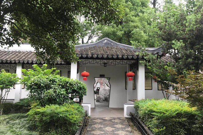 Private Tour of Shanghai City Highlights and Zhujiajiao Ancient Town with Lunch - Who Is This Tour Best For?