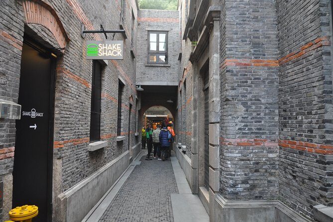 Private Tour of Shanghai City Highlights with Huangpu River Cruise - Yuyuan Old Street and Traditional Atmosphere