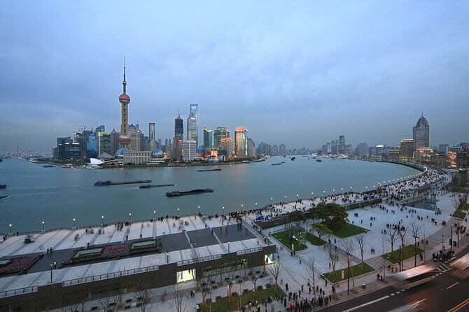 Private Tour of Shanghai Night View and Dinner in Oriental Pearl Tower - A Walk Through the Itinerary: What to Expect