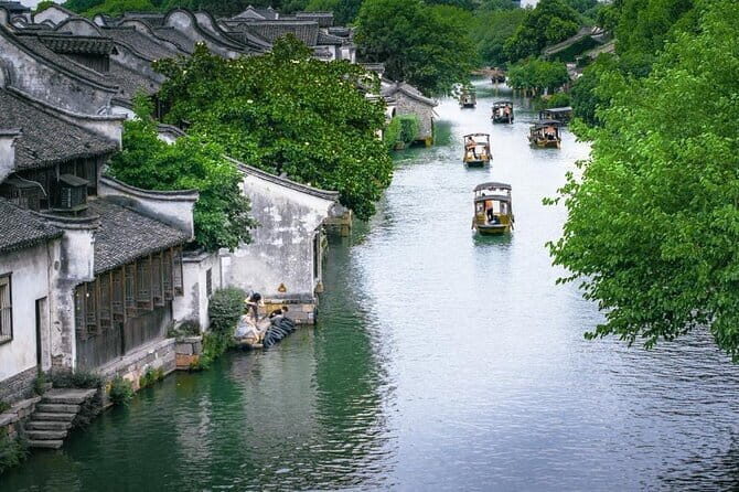 Private Tour of Shanghai Night View and Dinner in Oriental Pearl Tower - Practical Tips for Travelers