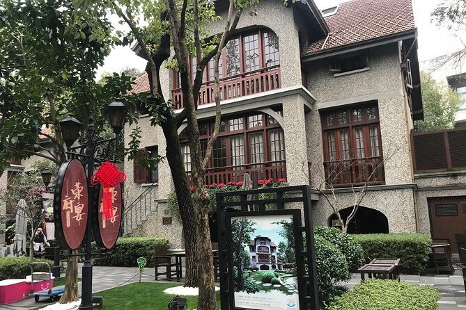 Private Tour of Shanghai Propaganda Poster Art Centre, Yu Garden and Fuxing Park - Starting the Day at Fuxing Park