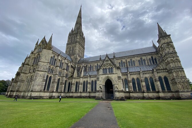 Private Tour of Stonehenge and Salisbury Cathedral - Discovering Salisbury Cathedral