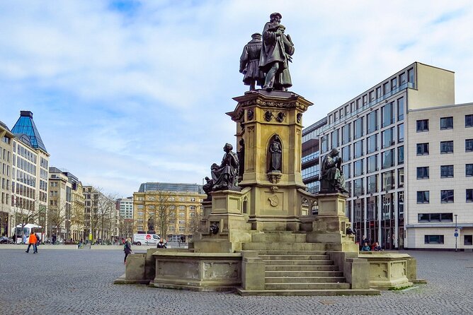 Private tour of the best of Frankfurt - Sightseeing, Food & Culture with a local - Authentic Food Experiences in Frankfurt