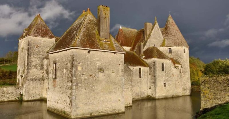 Private tour of the castle and wine tasting - Key Points