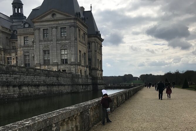 Private tour of the Great Christmas of Vaux le Vicomte and Fontainebleau - Exploring Fontainebleau: France’s Medieval to Renaissance Marvel