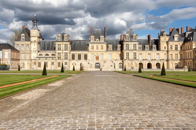 Private tour of the Great Christmas of Vaux le Vicomte and Fontainebleau - The Highlight: Château de Vaux le Vicomte