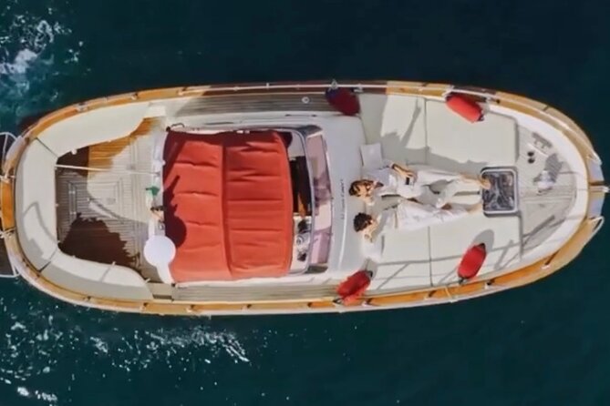 Private Tour of the Island of Capri by Boat and Visit to the Caves - Navigating the Caves and Grottoes