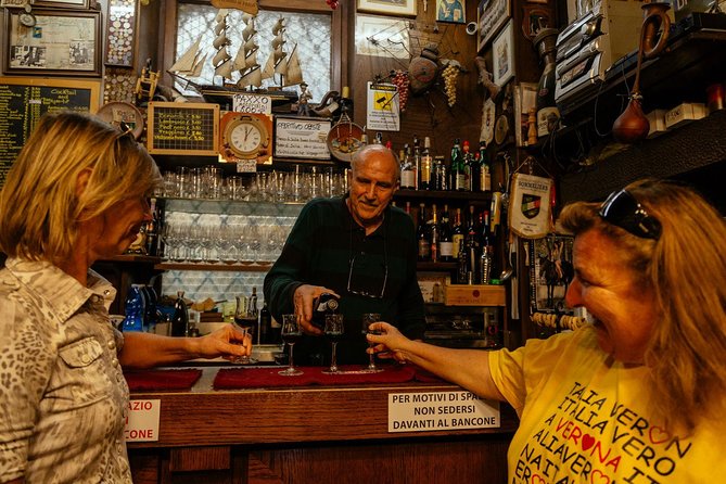 PRIVATE TOUR of Verona: Highlights & Hidden Gems With Locals & Snack Included - Tasting Local Drinks