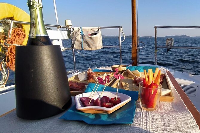 Private Tour on a Sailing Boat on Lake Maggiore with Aperitif and Music - FAQ
