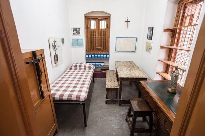 Private Tour Places of Worship in Kolkata including Mother House - Key Points