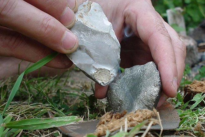 Private Tour : Prehistoric Cave and Castle by EXPLOREO SARLAT - Exploring the Grottes De Cougnac