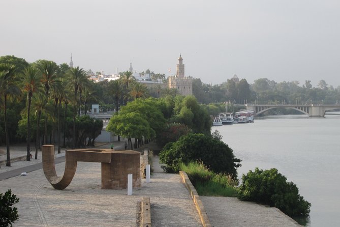 Private tour Royal Palace+Cathedral+Walk along the river+Triana neighbourhood - FAQs
