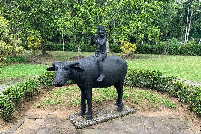 Private tour semarang pier to borobudur temple - Lunch and Refreshments