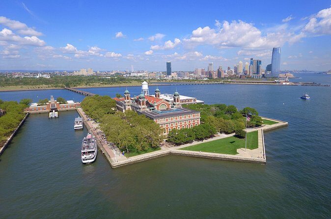 Private Tour Statue of Liberty and Ellis Island - Free Time to Explore