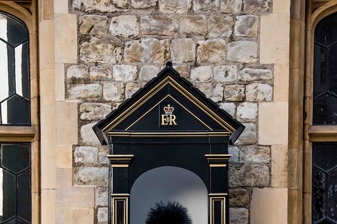 Private Tour: The Iconic Tower of London - The Beefeaters and the Ravens
