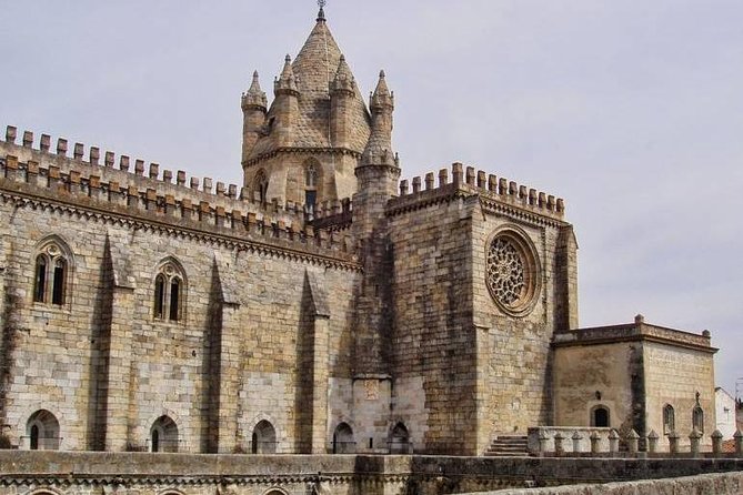 Private tour to Evora with optional wine tasting in the cartucha - Key Points
