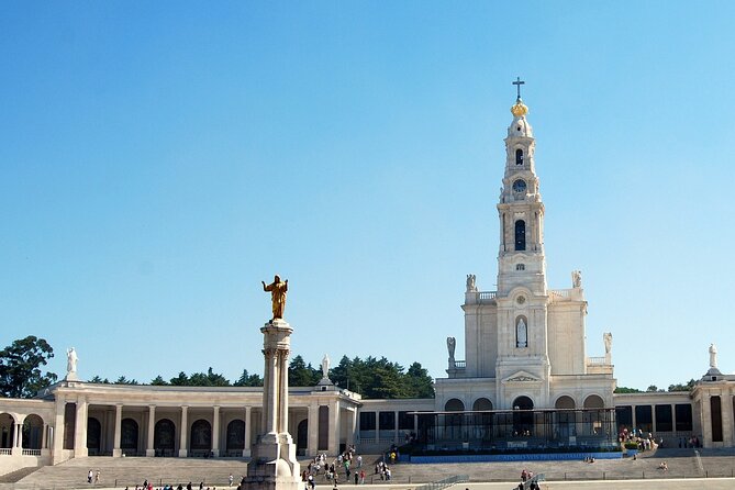 Private Tour to Fatima, Nazaré and Óbidos - Personalized Experience and Lifetime Memories