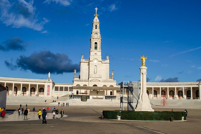 Private Tour to Fátima with an Official Guide - Uncovering Fátima: A Private Guided Tour That Brings the Sanctuary to Life