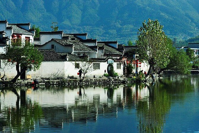 Private tour to Hongcun village and Tunxi old town with Lunch from Huangshan - Key Points