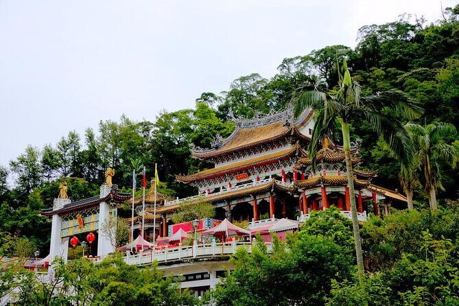 Private Tour to Maokon, Chih Nan Temple & Gondola Experience - Key Points