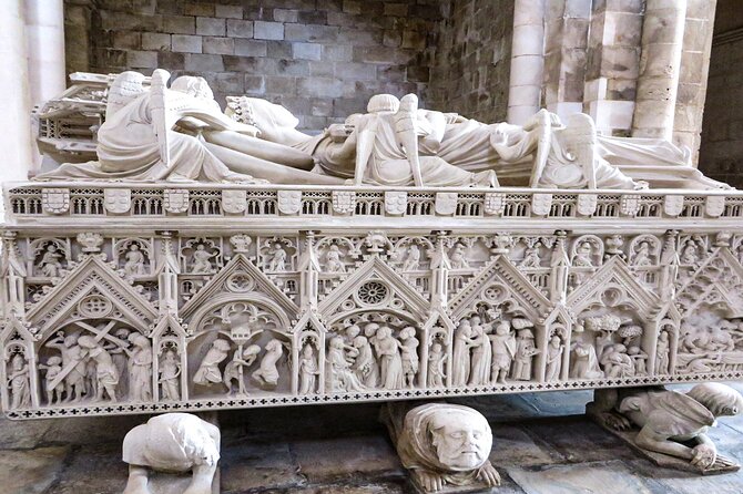 Private Tour to Nazaré and Alcobaça, giant waves and a monastery - Who Will Love This Tour?