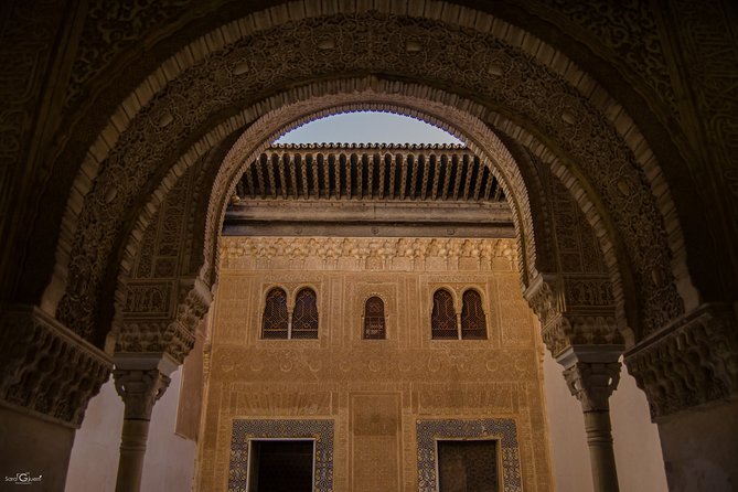 Private Tour to the Alhambra With Nasrid Palaces in Granada - What to Expect During the Tour