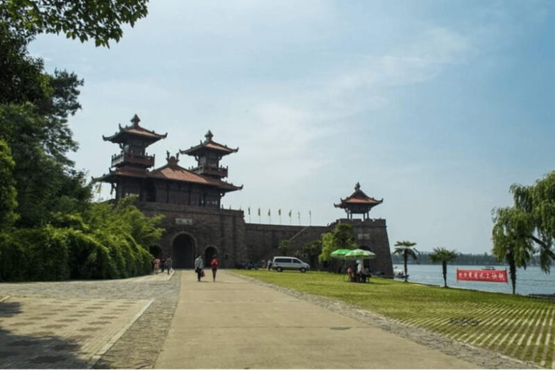 Private tour to Wuhan Yellow Crane Tower &east lake by ferry - Who Will Love This Tour?