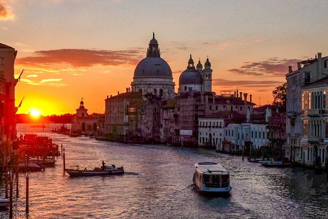 Private Tour: Venice Grand Canal Evening Boat Tour - Sights and Experience