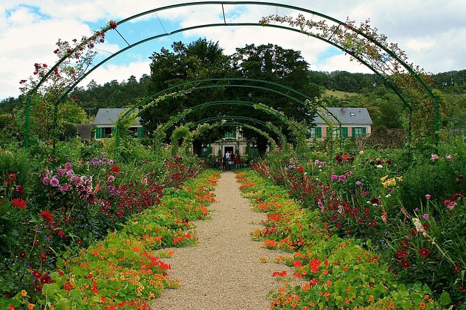 Private Tour with Guide to Midnight in Paris Movie Locations - Key Points