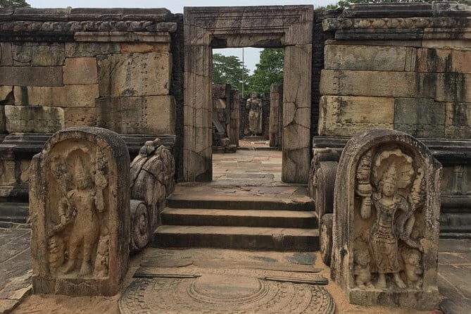 Private tours in Sri Lanka 7 N/8 days for Group of 5-6 people - Introduction