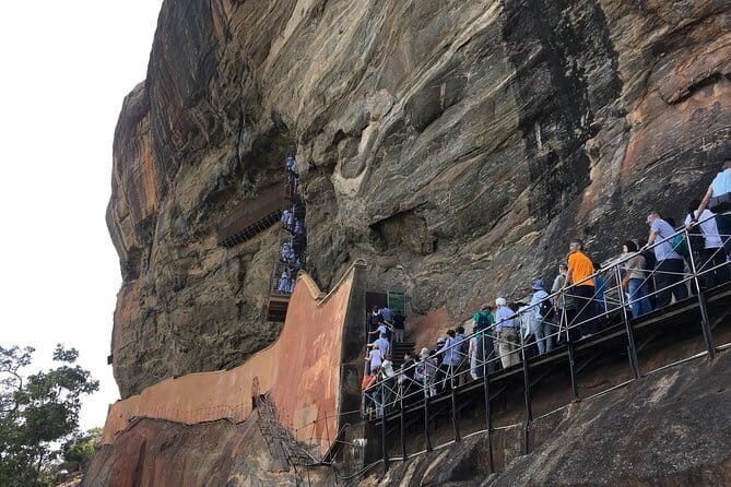 Private tours in Sri Lanka 7 N/8 days for Group of 5-6 people - Key Points