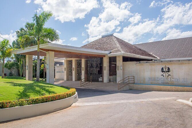 Private Transfer between Hedonism ll Resort and Airport - The Booking Process and What to Expect