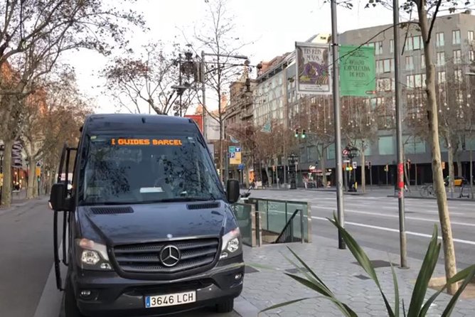 Private Transfer from Barcelona City to the Airport for a group up to 15 people - Introduction: A Practical Solution for Departing Barcelona