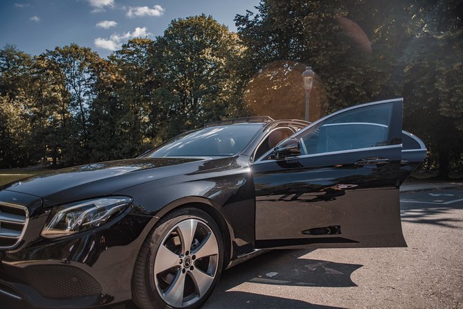 Private transfer from BRU Airport to Bruges with luxury limousine 3 pax - A Closer Look at the Transfer Experience