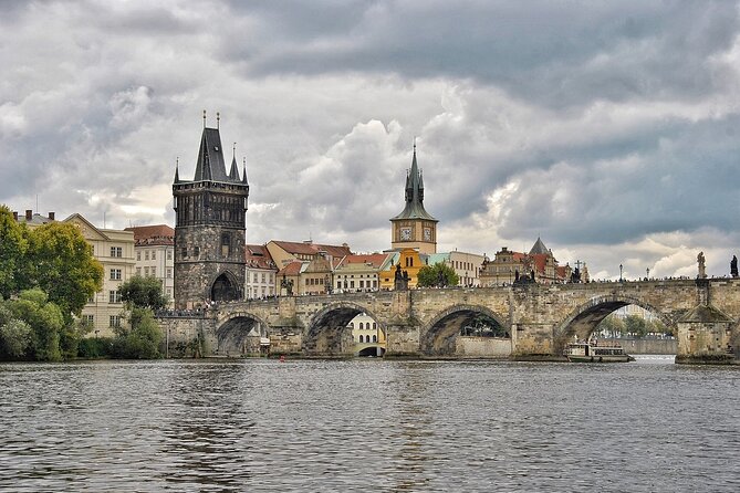 Private Transfer from Budapest to Prague with 2 hours for sightseeing - FAQs