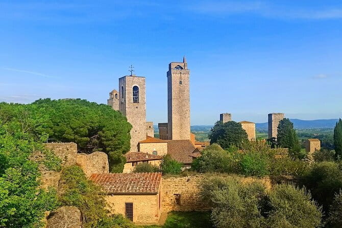 PRIVATE TRANSFER from Florence to Siena with stop in S Gimignano & Monteriggioni - Introduction