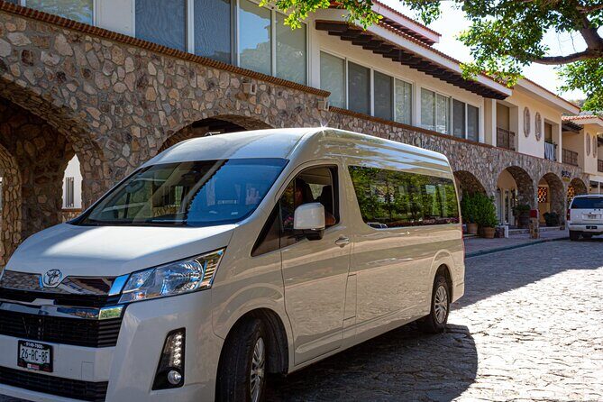 Private Transfer from Los Cabos Airport to Cabo San Lucas - The Experience of the Ride