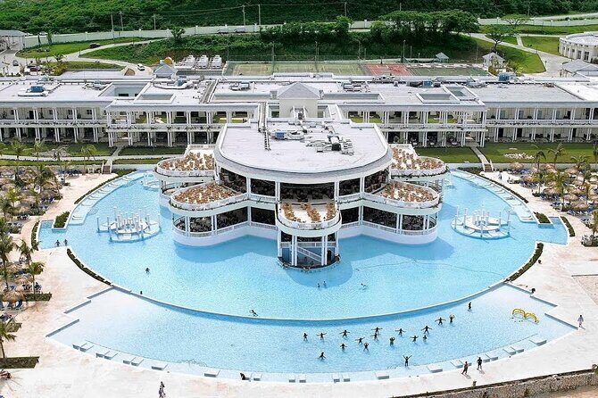 Private Transfer from MBJ Airport to Grand Palladium Hotel - Key Points