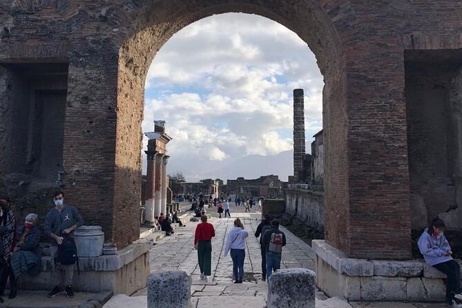 Private transfer from Napoli to Sorrento with stopover in Pompeii ruins - The Real Experience behind the Reviews