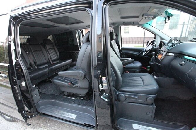 Private Transfer From Prague Airport to Prague City Hotels 1 - 7 Pax - Key Features and Amenities