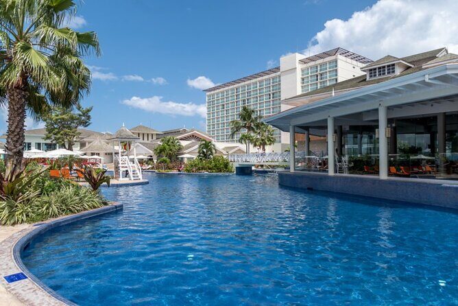 Private Transfer from Sangster Airport to Moon Palace Resort - Meeting Points and Convenience