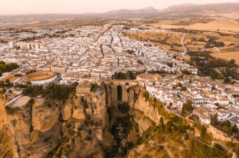 Private Transfer from Sevilla to Granada stopping in Ronda - Exploring the Private Transfer from Sevilla to Granada with a Stop in Ronda