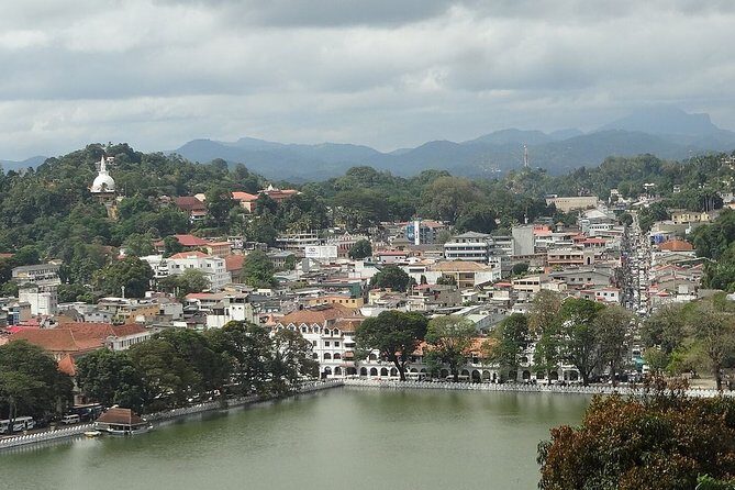 Private Transfer from Sri Lanka Ratmalana (RML) Airport to Anuradhapura - Vehicle Options and Comfort